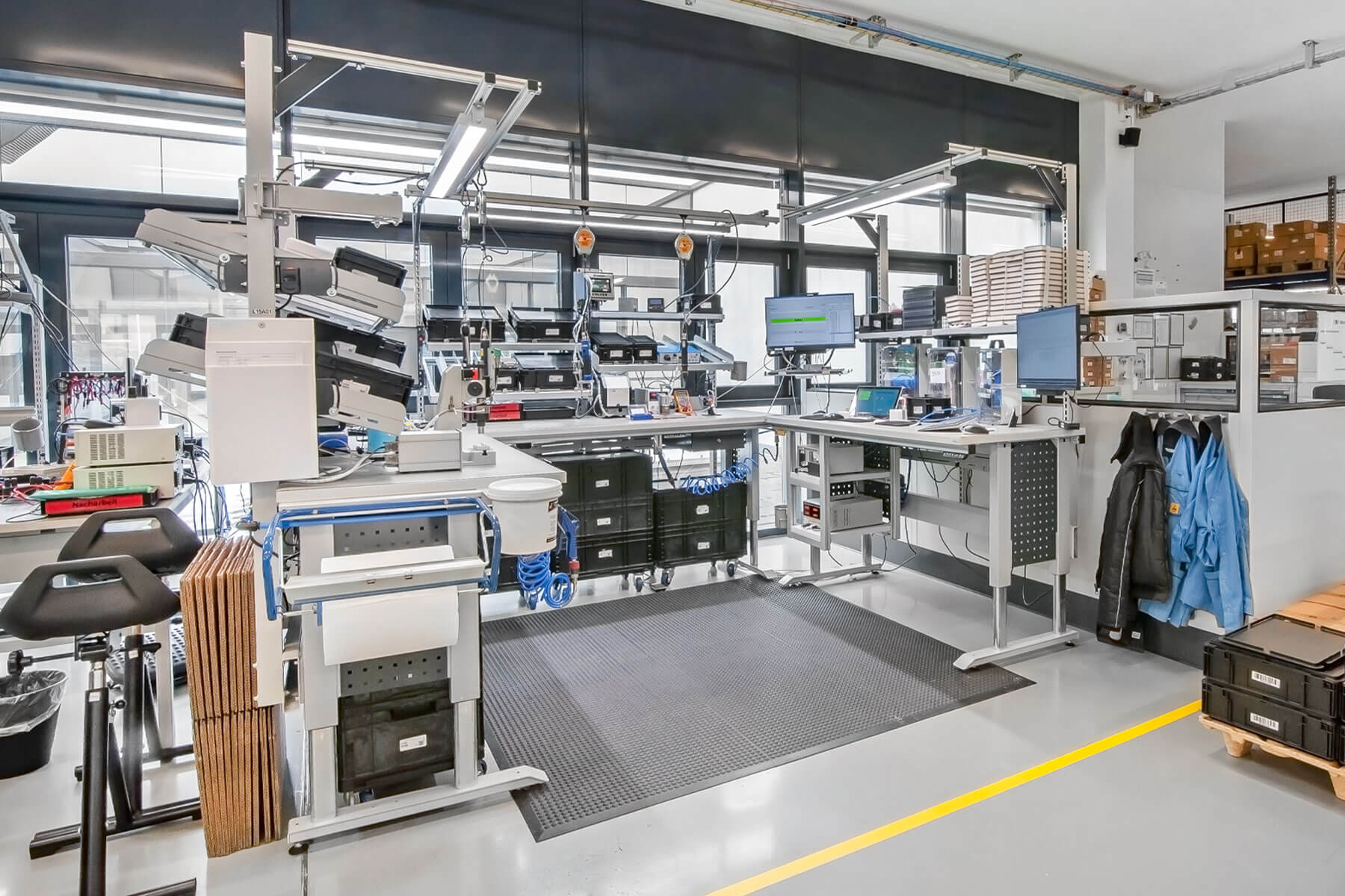 KNF Micro AG | Case Study for ERGO-line Workstation Systems